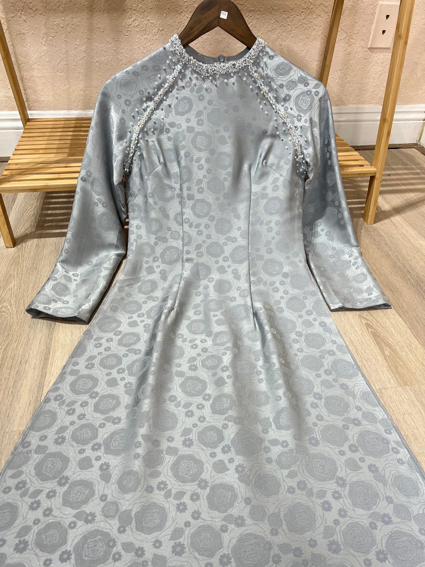 A32 - Áo Dài Lụa Ánh Kim Thái Tuấn Gray (Cổ Tròn) – Viet Huong ...